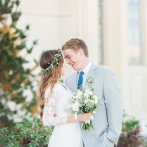 Allie Glines Age, Height, Weight, Boyfriend, Net Worth 2025 - Discover ...